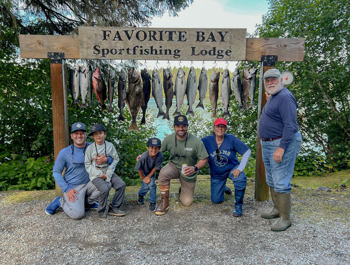 Alaska Fishing Tours - Alaska Fishing Resorts | Favorite Bay Lodge